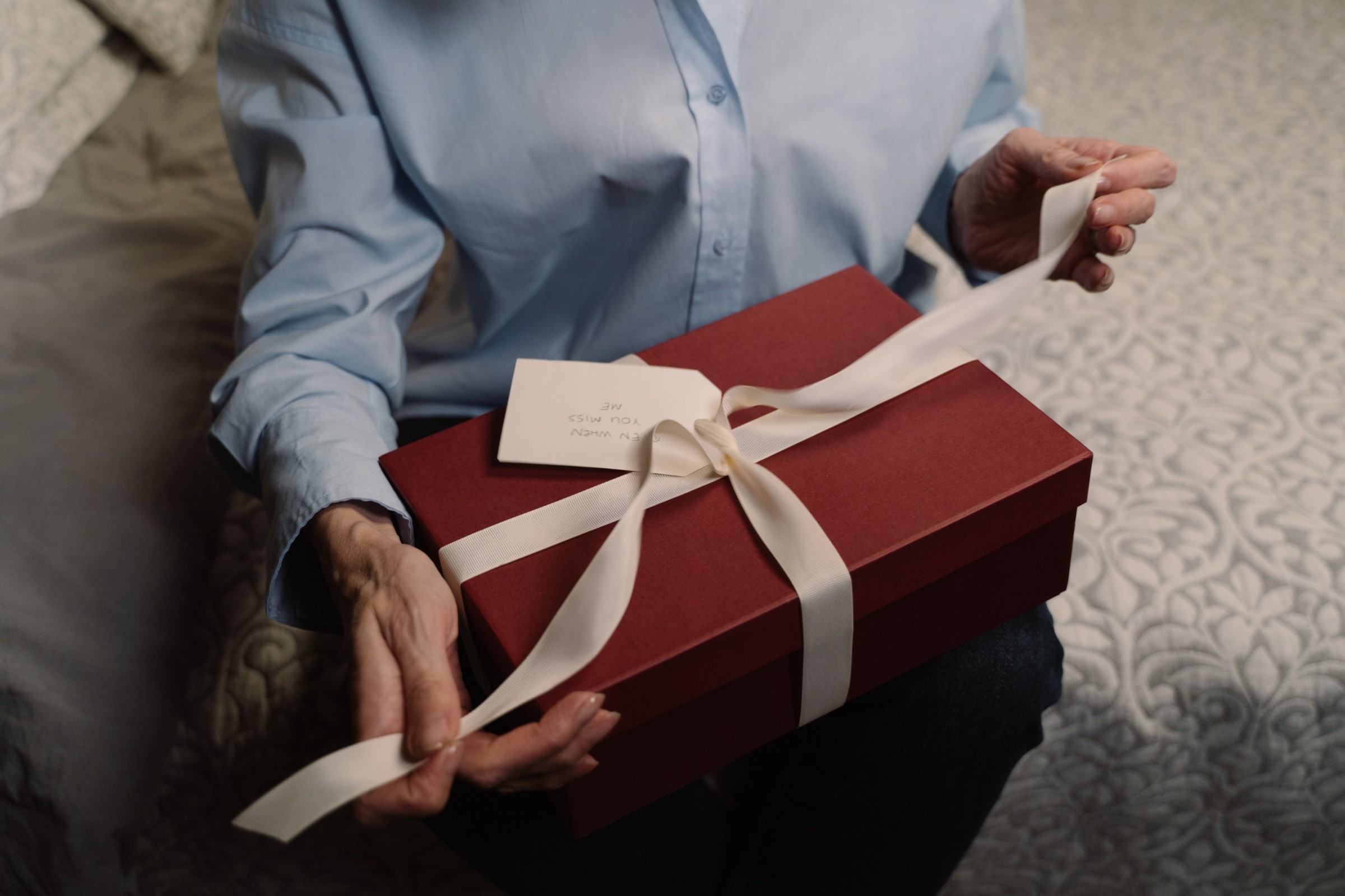 Farewell gifts and Souvenirs for Someone Moving Away